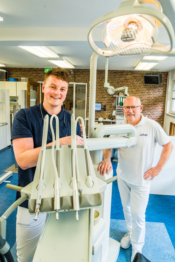 Bas uit Den Ham is 27 en heeft per 1 juni zijn eigen tandartspraktijk ...