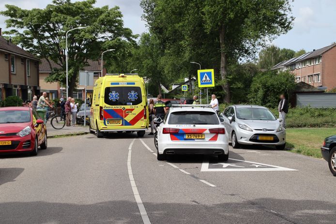 Aanrijding tussen fietsster en auto op kruising Berglaan met de Tempelberg | Zoetermeer | AD.nl
