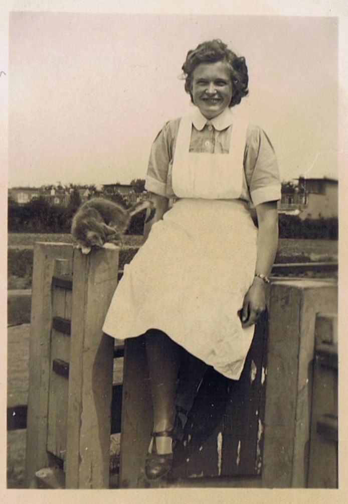 Utrecht eert verzetsheldin Trui van Lier met bloemenmonument en ...