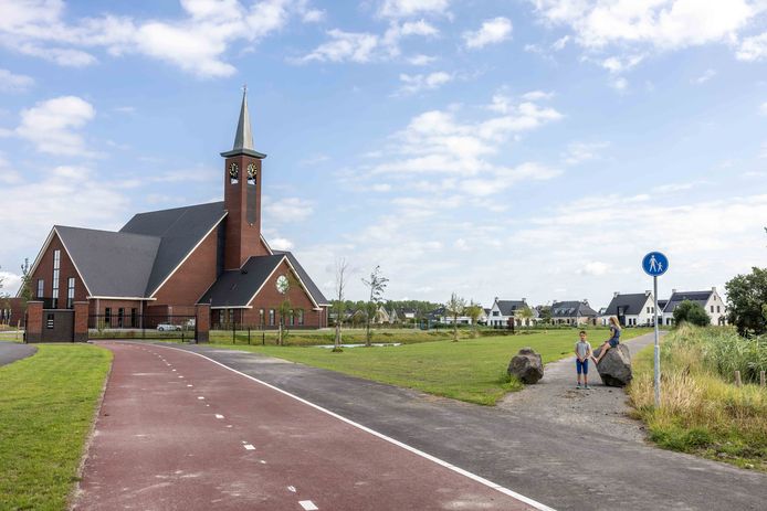 Megakerk Yerseke, grootste kerk van Zeeland, roept gemengde gevoelens ...