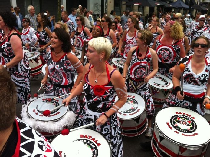 T-Parade trekt duizenden naar centrum | Tilburg | AD.nl