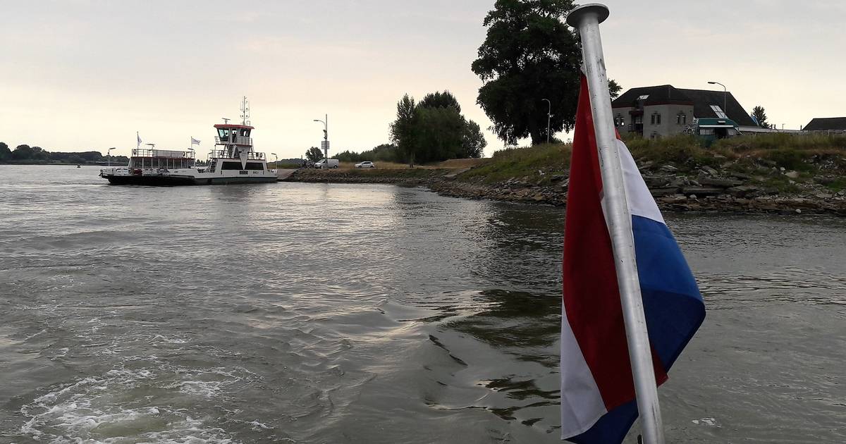 Pont Brakel-Herwijnen vaart weer na aanvaring; 'Dit is ons met deze ...