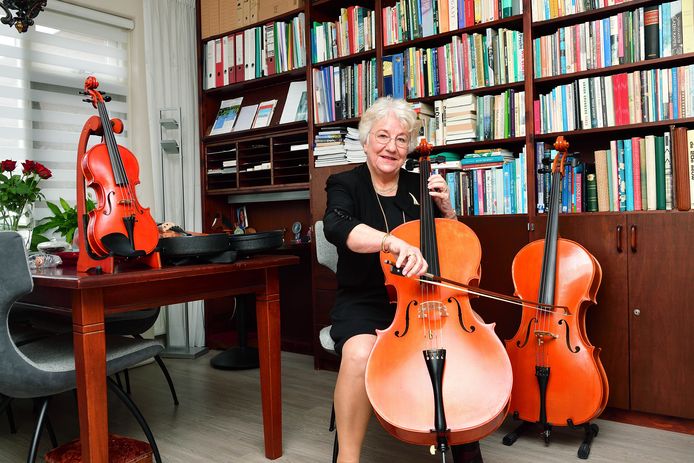 Alice (74) uit Rucphen is moeder van twee violen en twee cello’s ...