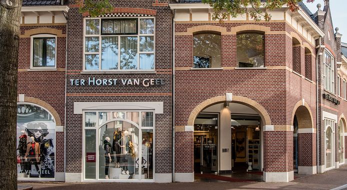 65-jarig Ter Horst van Geel opent verbouwde Osse vestiging | Oss | AD.nl
