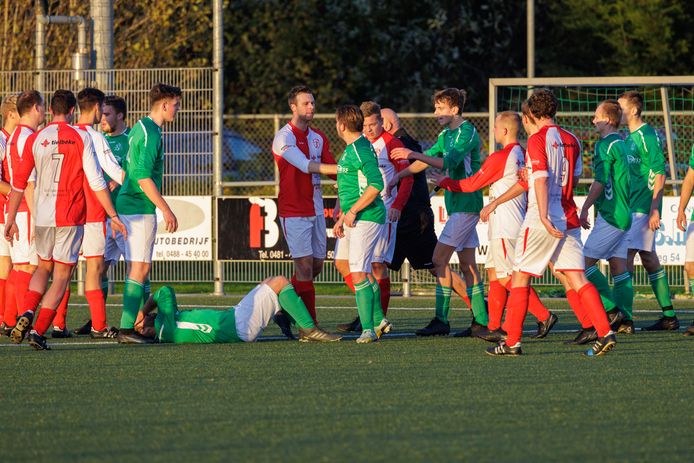 Sjoerd Veldhorst van SVHA zorgt voor vuurwerk tegen SDOO in derby met ...
