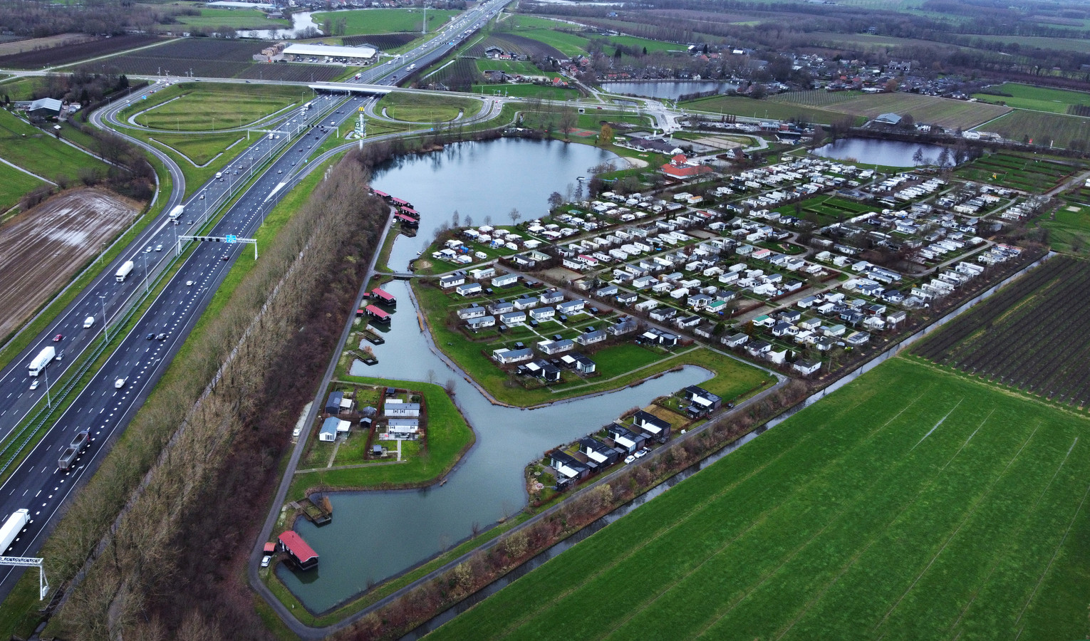 Geert verkoopt zijn Betuwse camping, het terrein van de McDonald’s ...