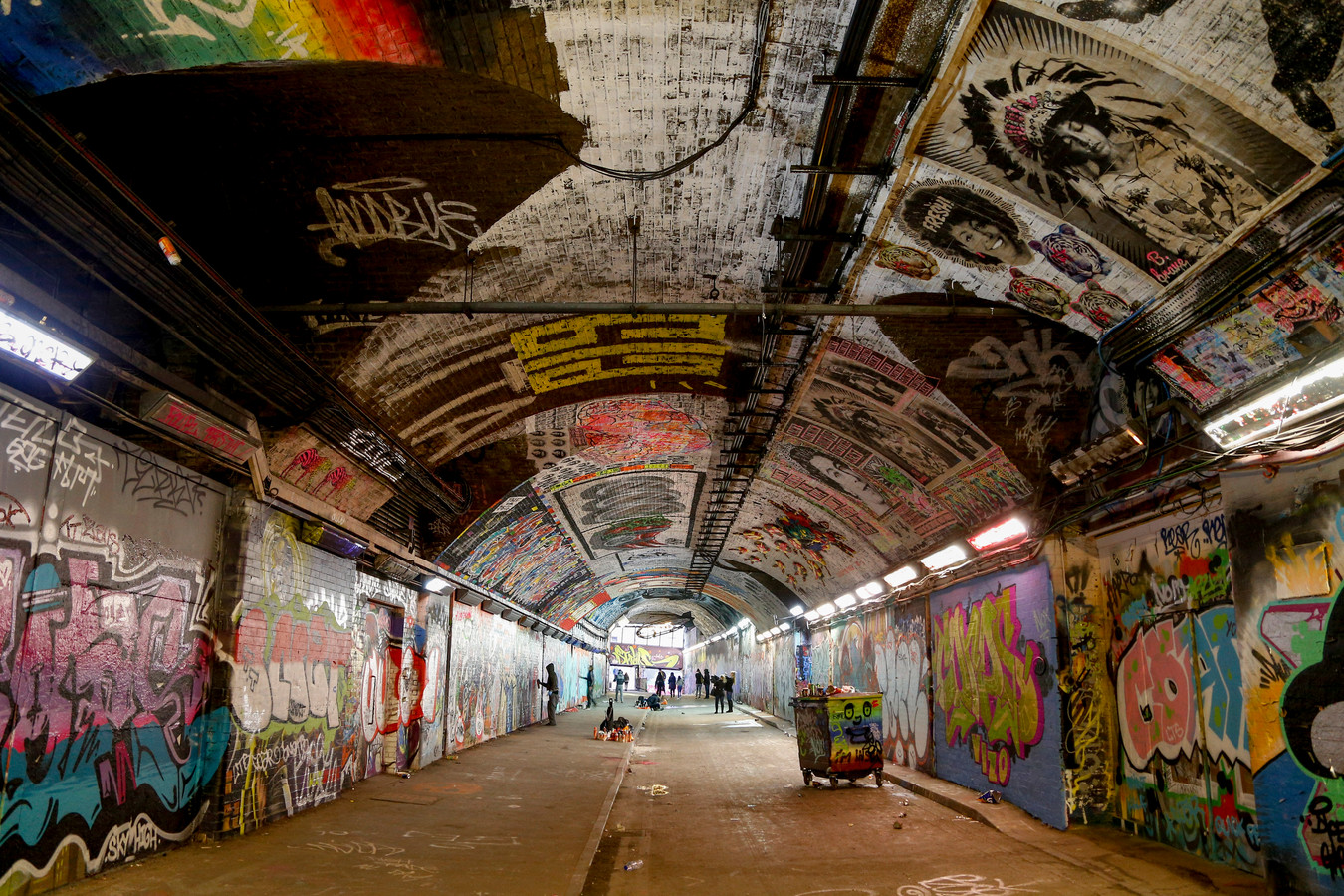 Onder de straten van de mooiste wereldsteden wacht een mysterieuze ...