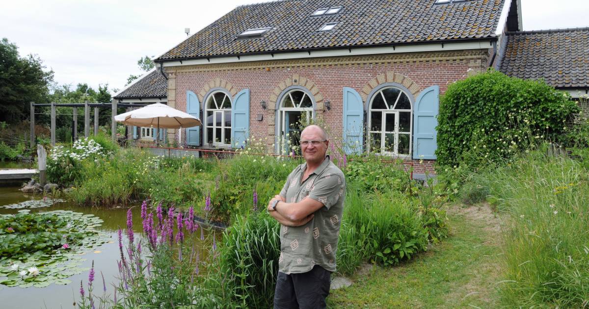Oud-makelaar Bram zocht een plekje ‘ver van de weg’ en vond dit oude ...