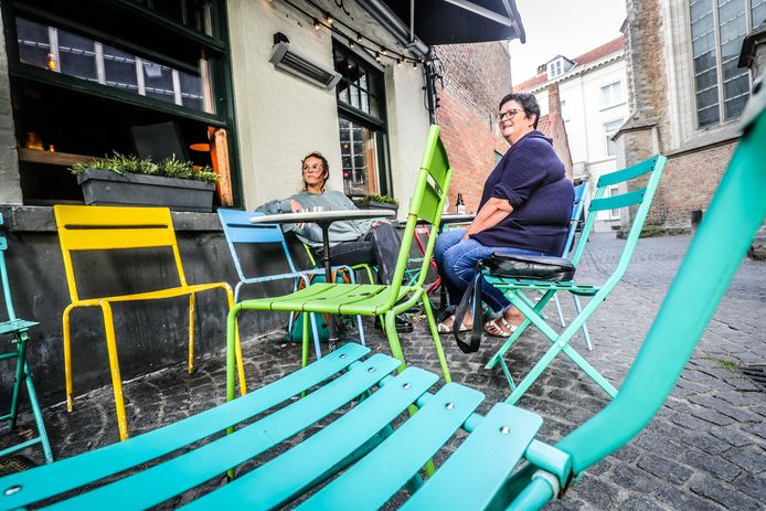 Zelfs binnen stadsbestuur is er nu onenigheid over kleurrijk terras in ...