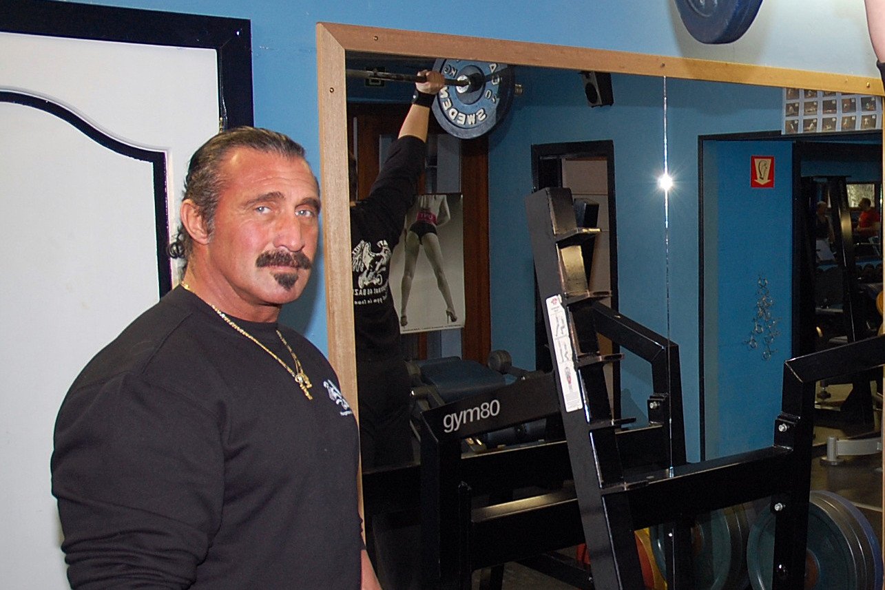 Ex-wereldkampioen bodybuilding Patrick ‘Patje’ De Wiest (60) overleden ... Ex-wereldkampioen bodybuilding Patrick ‘Patje’ De Wiest (60) overleden ...