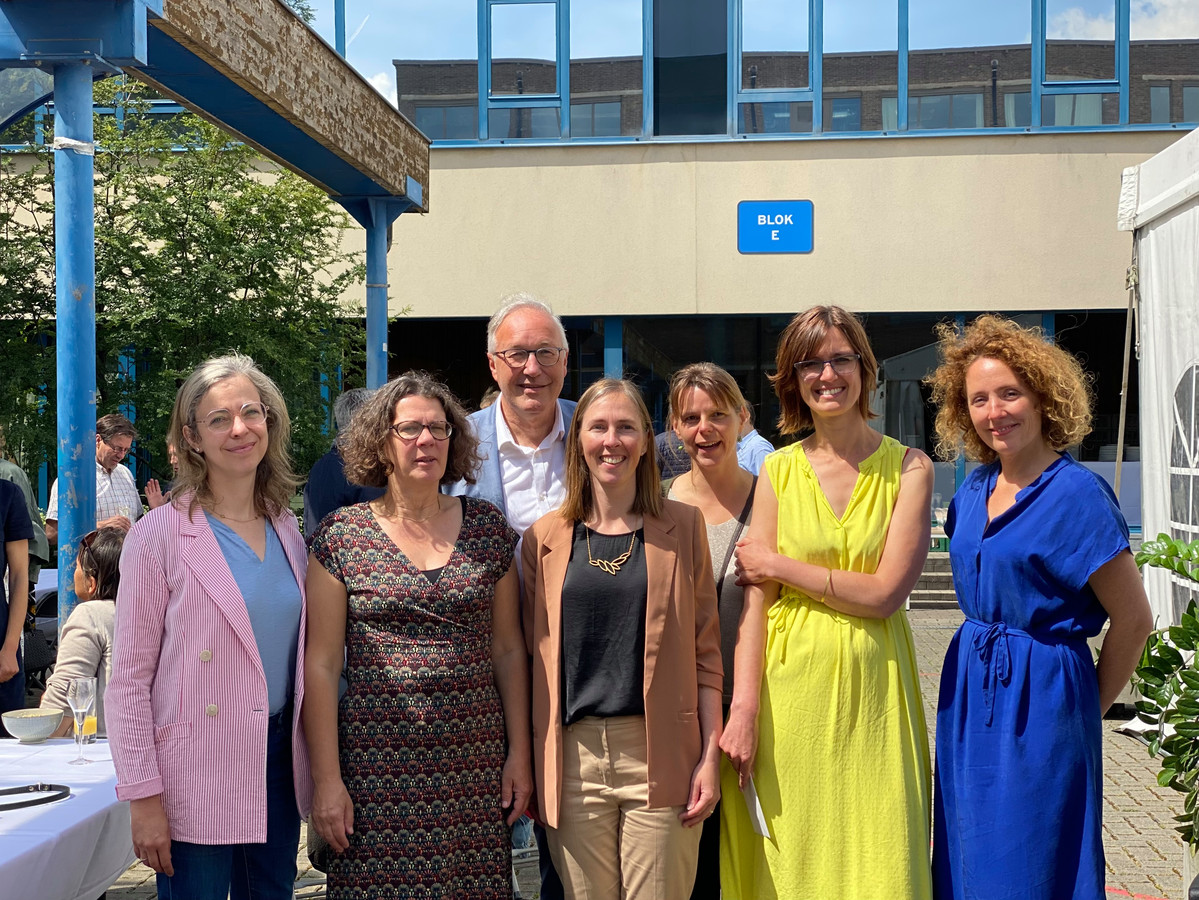 Huidige en oud-leerlingen vieren 50 jaar Atheneum Wispelberg: hapjes ...