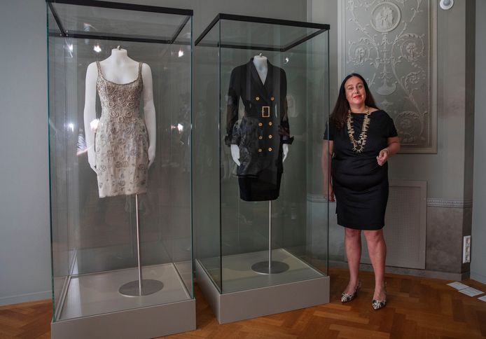 Jurk die Lady Di twee maanden voor dood droeg van dichtbij te zien in ...