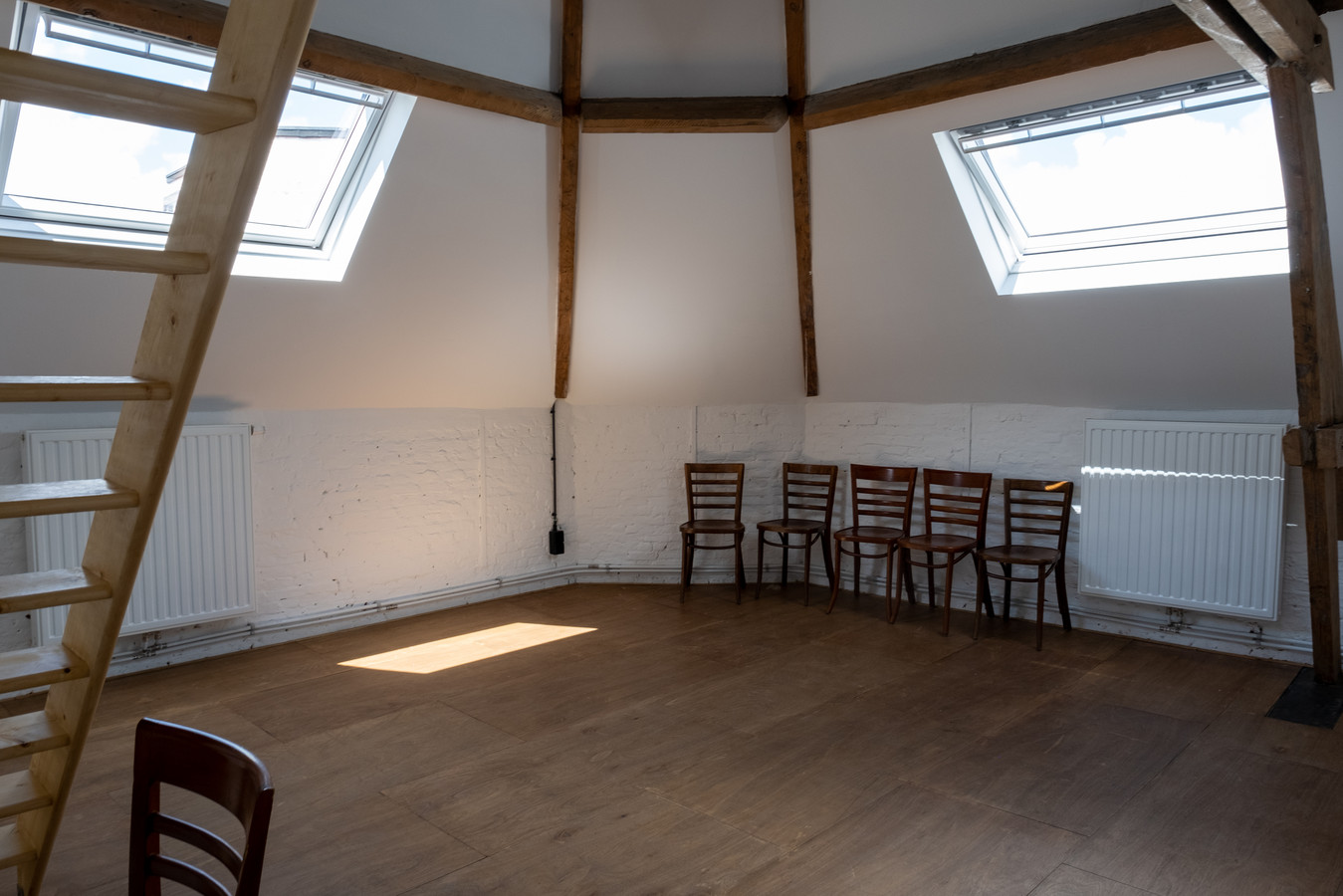 Bruine kroeg Rood-Wit wordt nu ook ‘Hutspot’ voor coworkers en ...