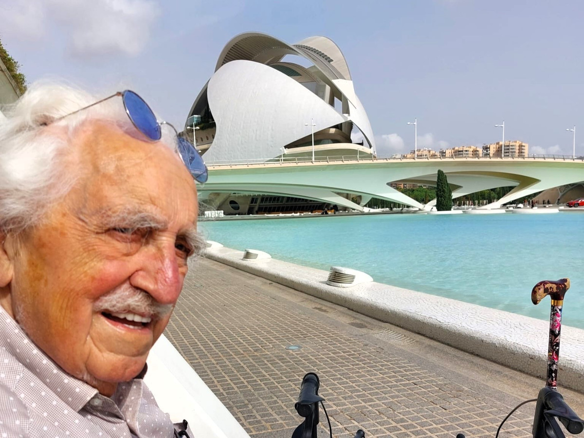 Behalve een grote stempel op deze stad, liet Andries vele schetsen van ...