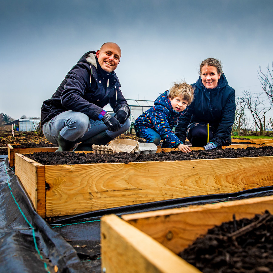 Een volkstuin als hét gezinsuitje voor Janneke en Erwin in coronatijd ...