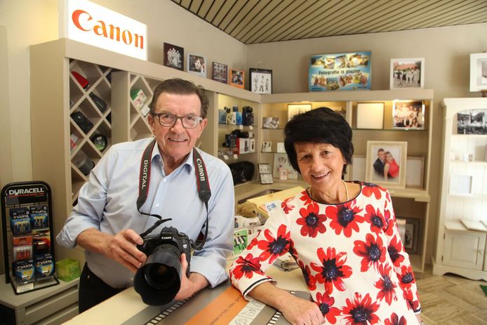 Dorpsfotograaf sluit winkel | Menen | hln.be