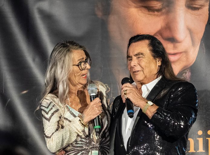 Tachtig rode rozen en heel veel emoties in Enschede: Wilma Landkroon ...