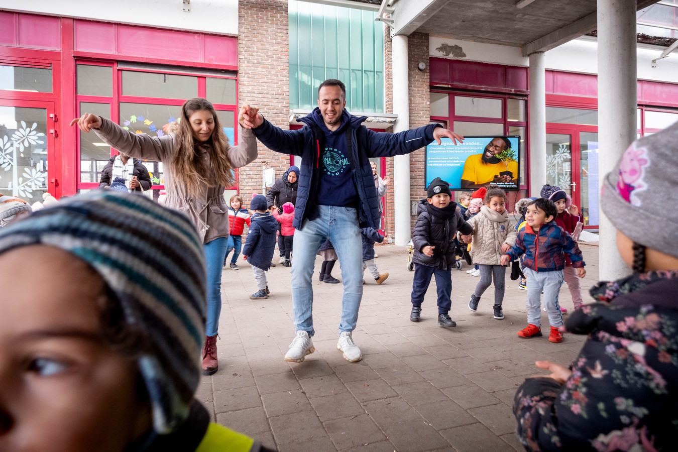 Kleuters van basisschool HIMO ontdekken elkaars cultuur: “Willen bruggen bouwen tussen school en ...