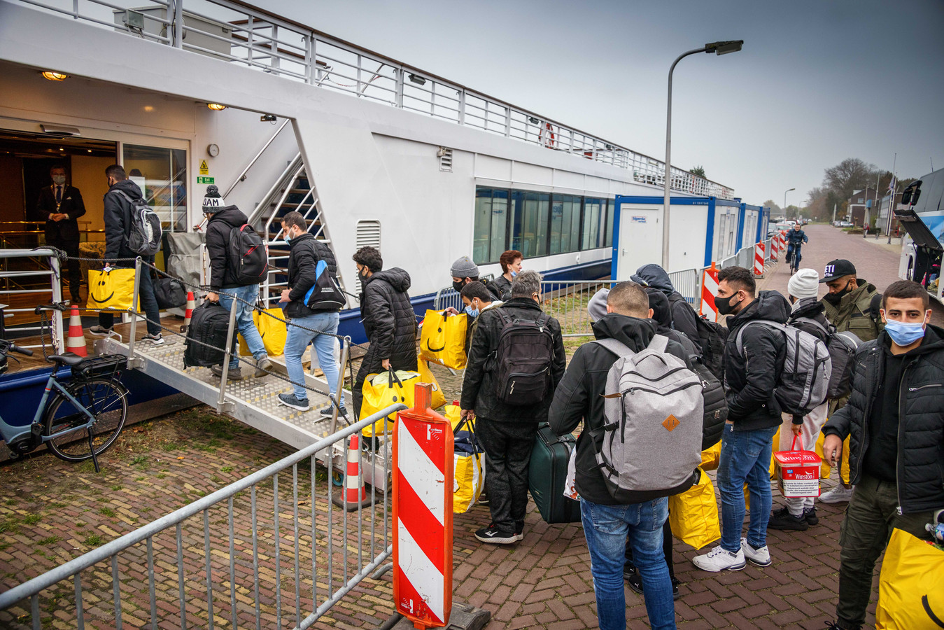 Waarom vluchtelingen in Nederland steeds vaker worden opgevangen op het ...