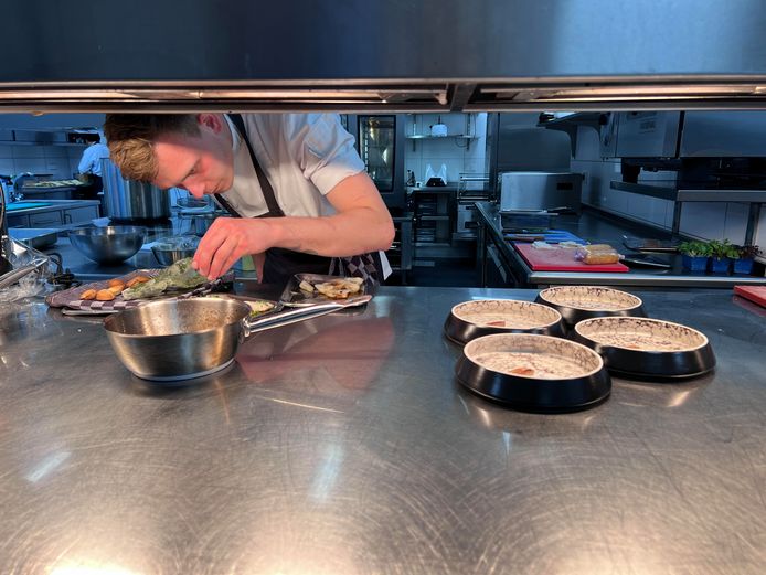Souschef Bas (24) is een toptalent en kookt zichzelf van Twente naar ...