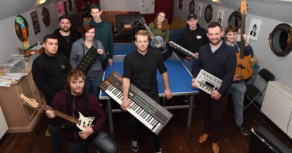 Goose-drummer geeft jongeren muziekles | Kortrijk | hln.be