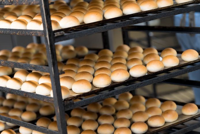 Stijgende kosten: uitdaging voor buurtbakker die sociale rol vervult ...