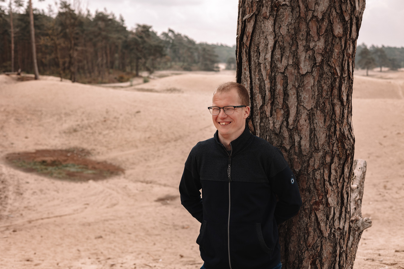 Jarige Rob (37) wordt toegezongen in het café, een paar uur later vindt ...