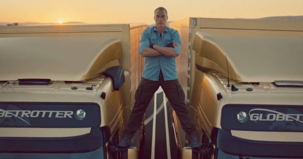 Les secrets du grand écart de JCVD entre deux camions | People | 7sur7.be