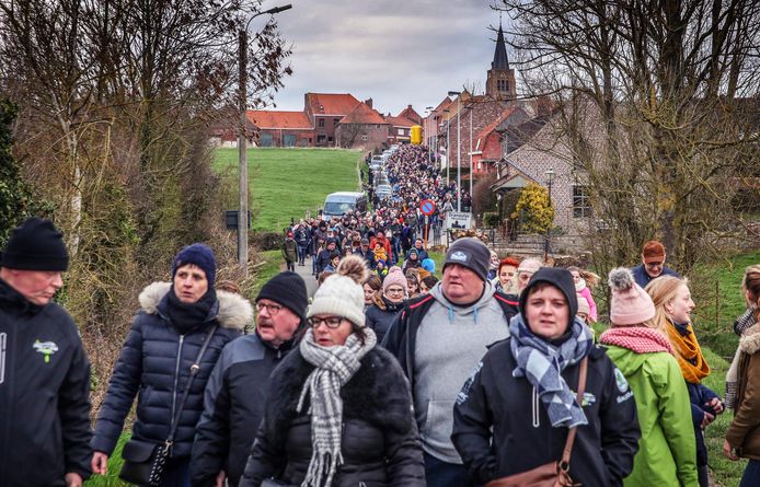 Video: zeer grote opkomst voor Borelle: na jaarlijks vuurfeest kan de ...