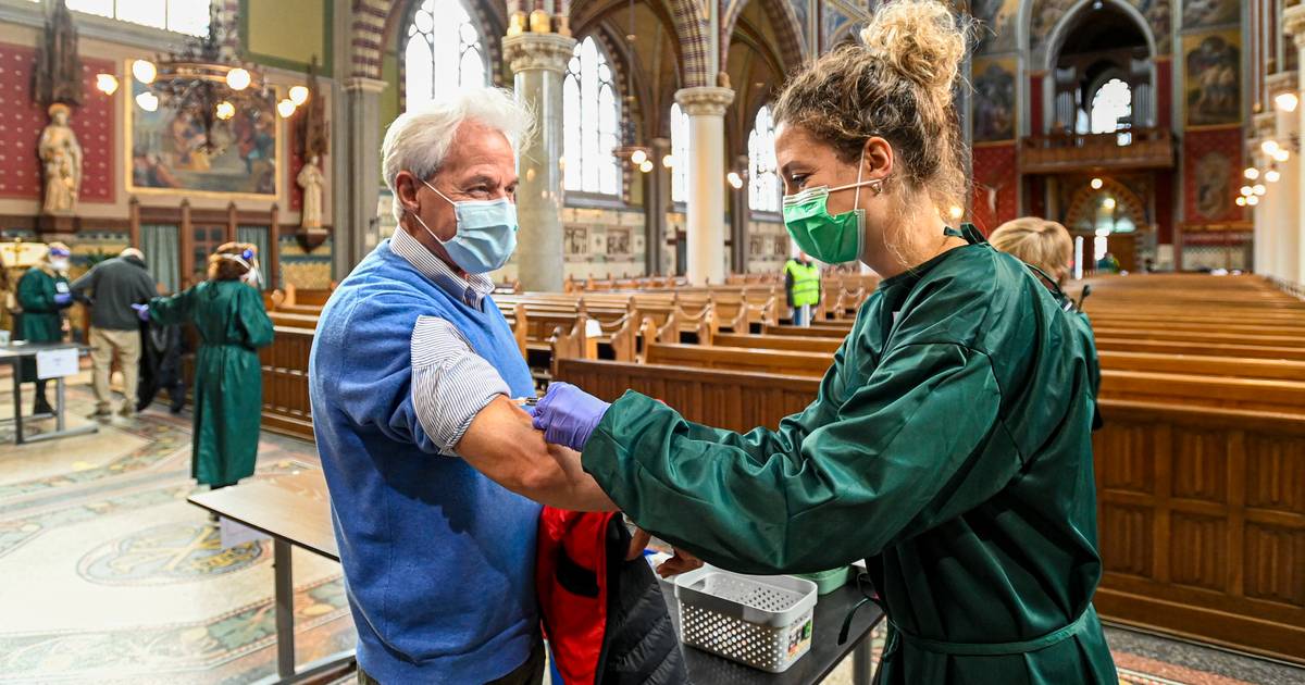 Een griepspuit in plaats van goddelijke geestkracht | Roosendaal ...