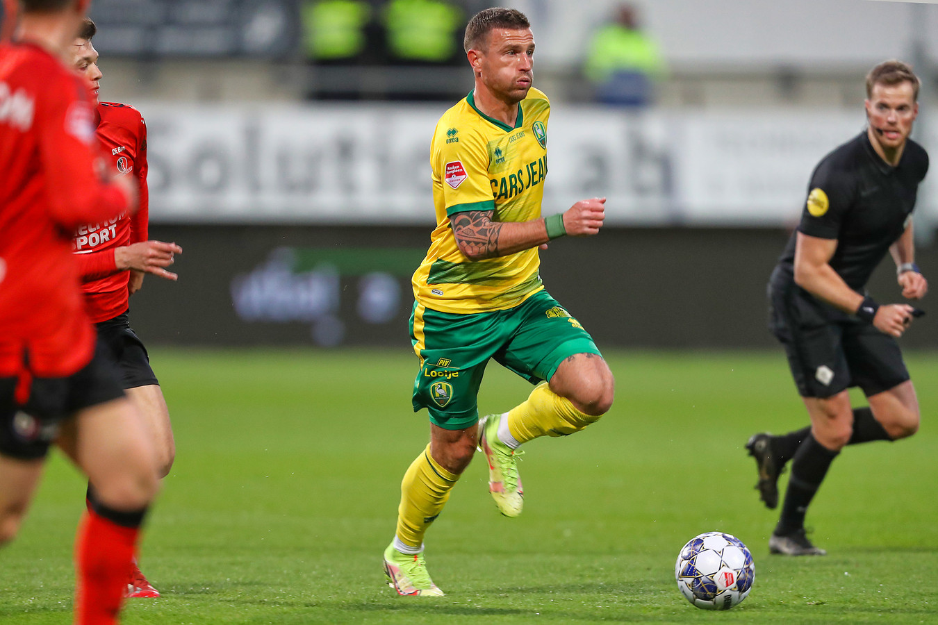 Daryl Janmaat begon 2022 als voetballer en is nu ex-technisch manager ...