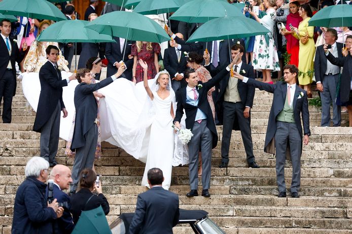 IN BEELD. Van de prachtige bruidsjurk tot de regen: dit was het ...