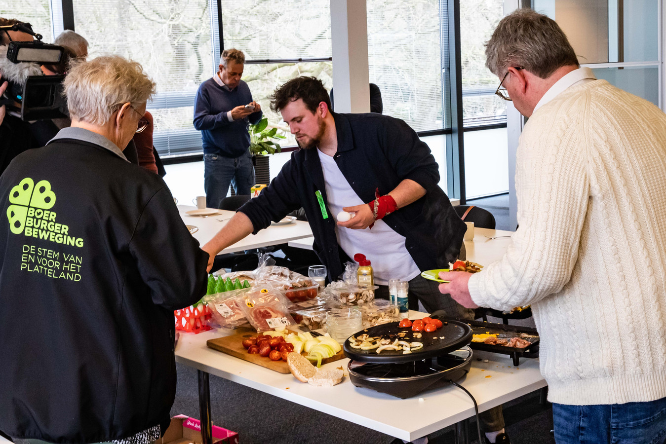 Zoon van Caroline van der Plas bakt eieren op ‘day after’ bij BBB: ‘Zo ...