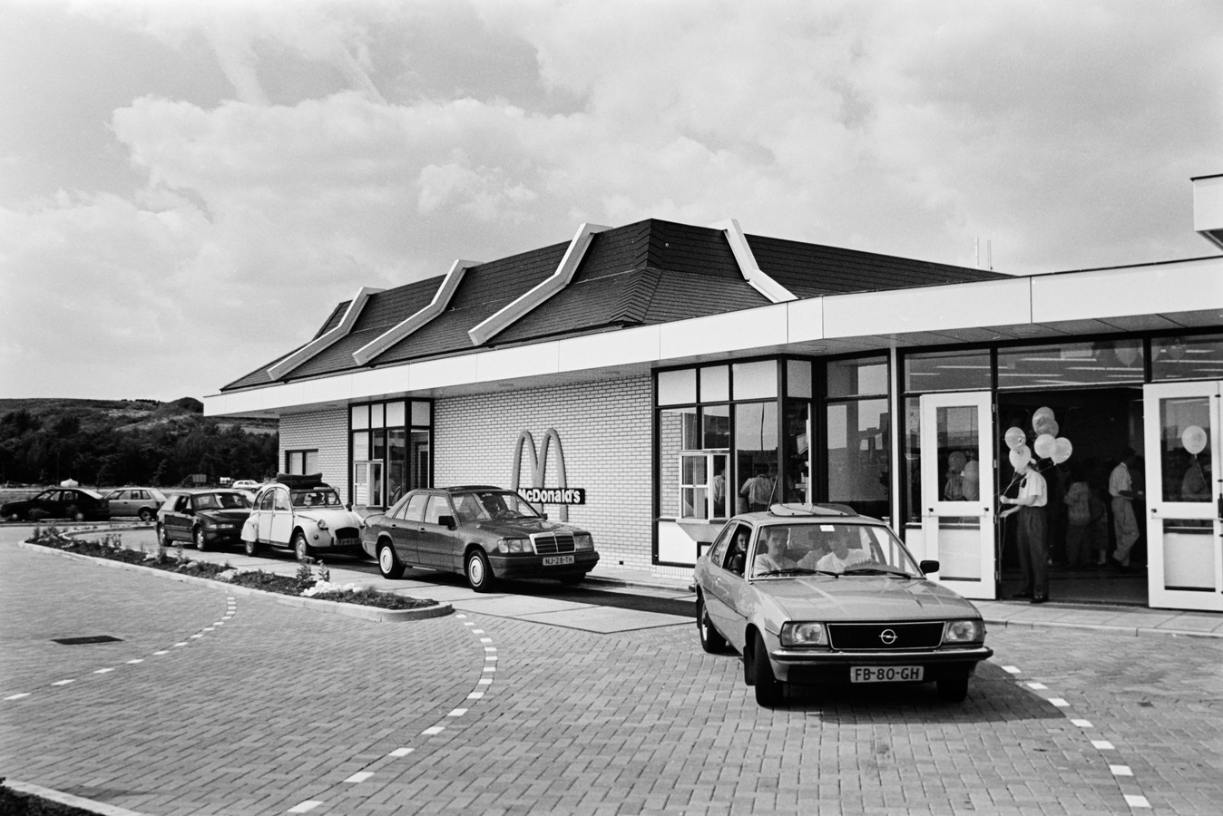 Vandaag 50 jaar geleden opende de eerste McDonald's in Nederland: 'de ...