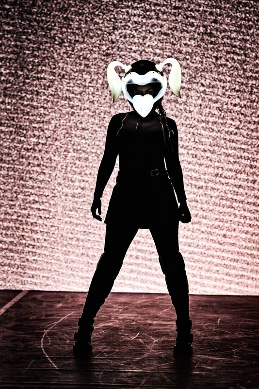 Arctic Monkeys zorgt voor waardige afsluiter, Merol duikt het publiek ...