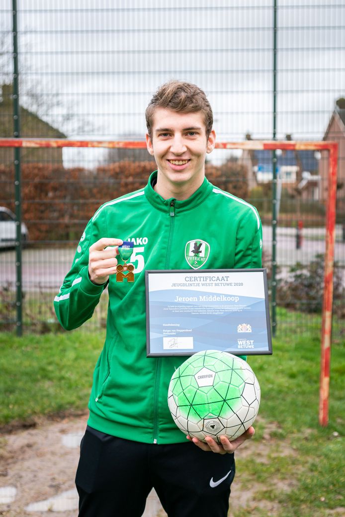 Jongeren in Rivierenland krijgen een lintje: Lucas (12) helpt bij de ...