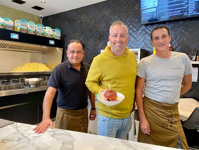 Fancy frituur in Sint-Antonius blaast één kaarsje uit: “We gaan ons ...