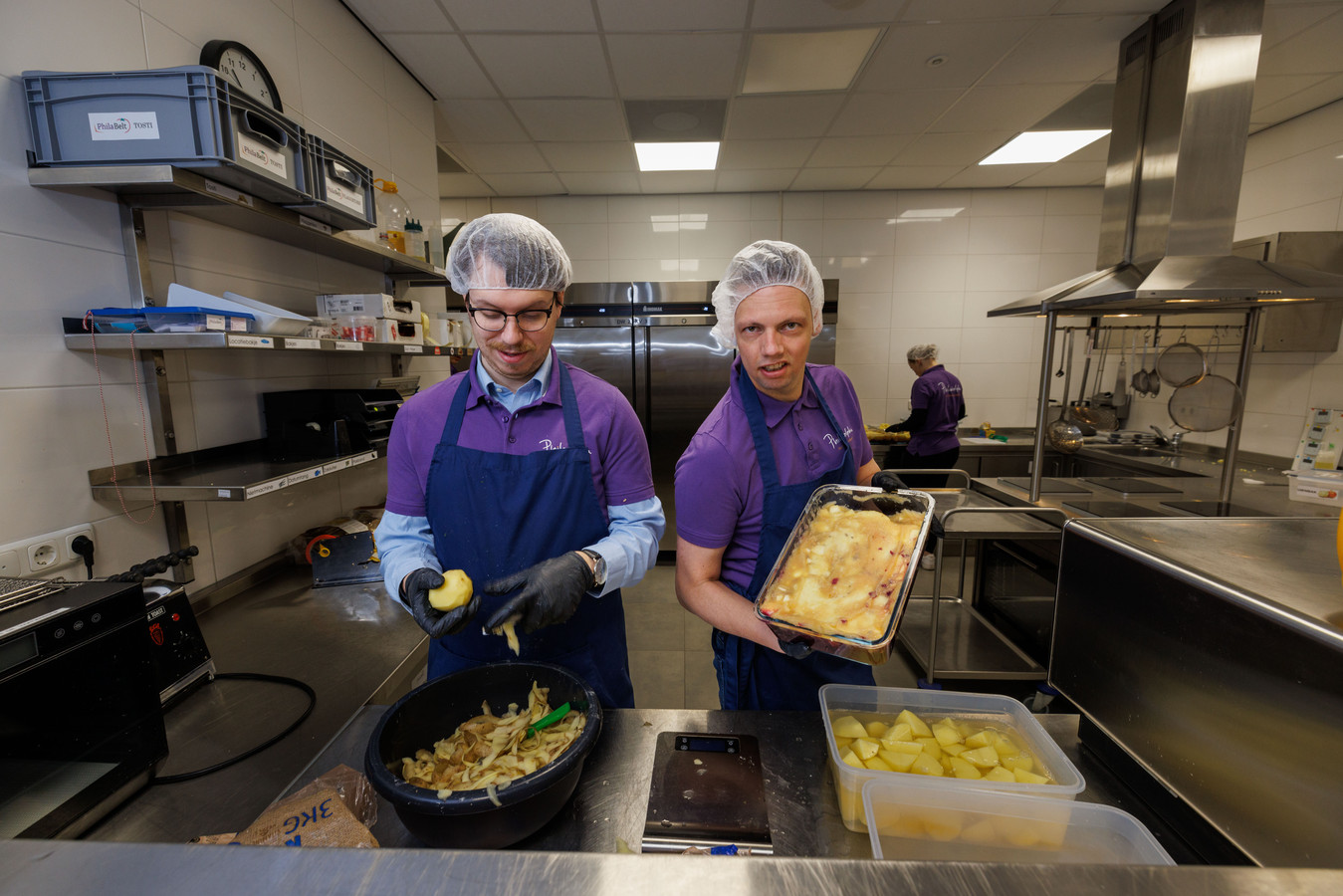 Koken ‘met beperking’ midden in tomatenkas in IJsselmuiden: ‘Hoeven ...
