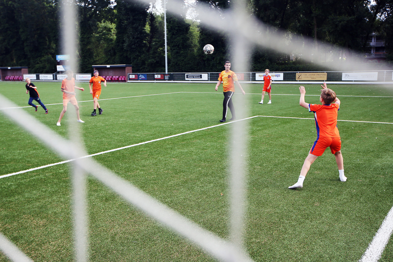 De oudste amateurvoetbalclub van Breda viert feest na zege van ‘hun ...