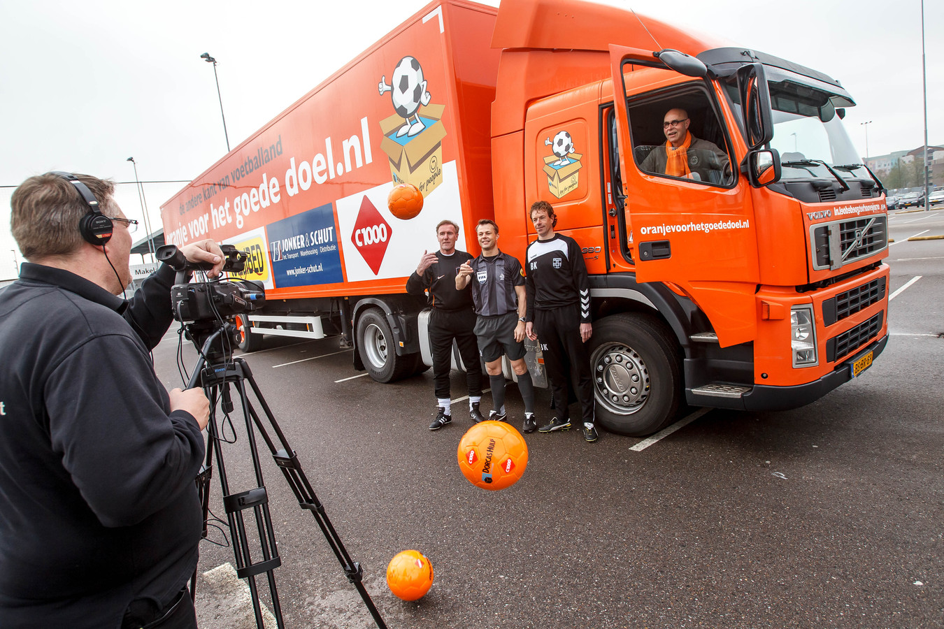 Oud-stadsprins nu ook geridderd, tien Zwollenaren koninklijk ...