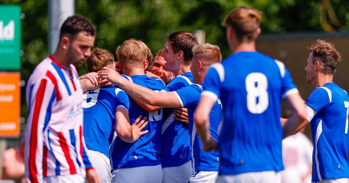 Leander Stam bewaart zijn goals voor Blauw Wit'66 voor het laatst ...