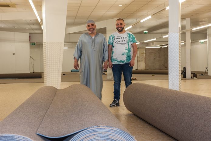 Moskee voor 10 jaar in voormalige Lidl aan Goudse Dunantsingel | Gouda ...