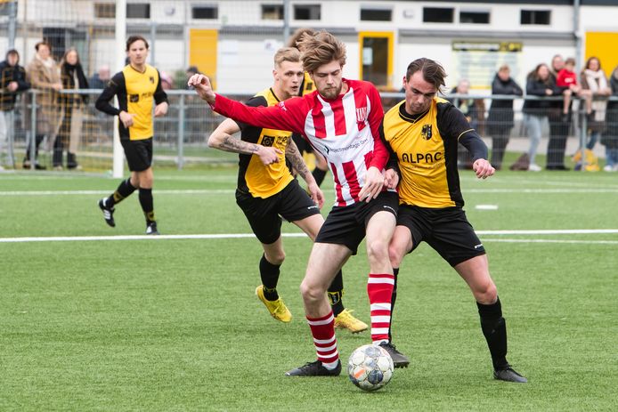 Activia-topscorer Simon Zweers wil niet 24/7 met voetbal bezig zijn ...