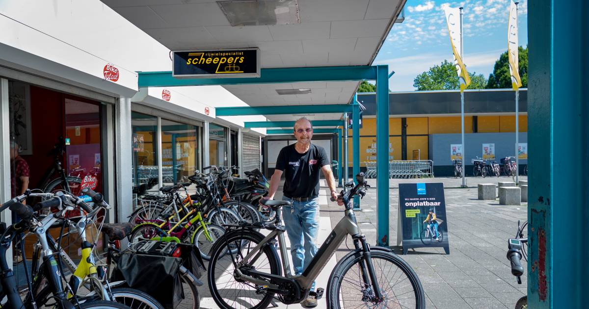 Bekende Nijmeegse fietsenmaker Sjaak Scheepers (66) houdt er binnenkort ...