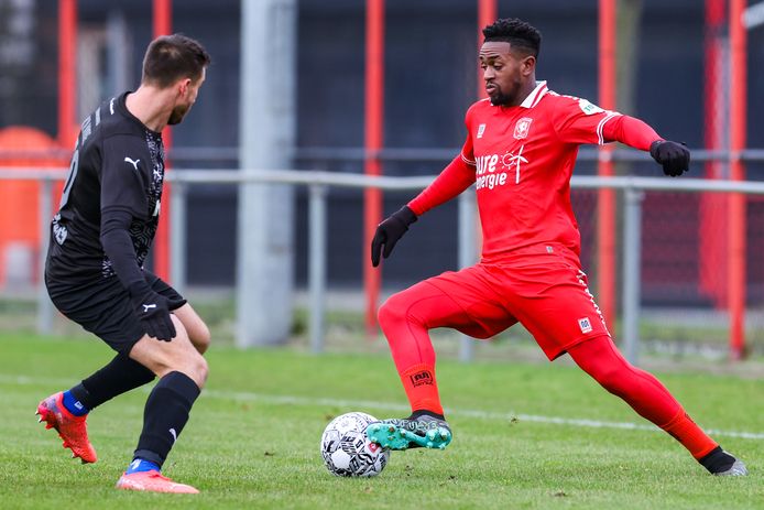 FC Twente-aanvaller Virgil Misidjan begint jaar met prachtgoal: ‘Ik mag niet meer dezelfde ...