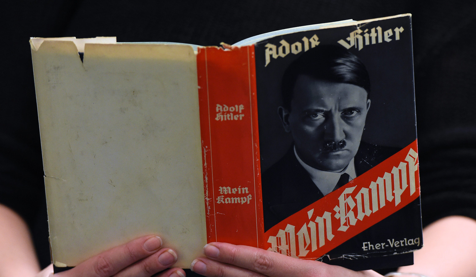 Noem eens één Duits boek! Eh..... Mein Kampf? | Foto | AD.nl