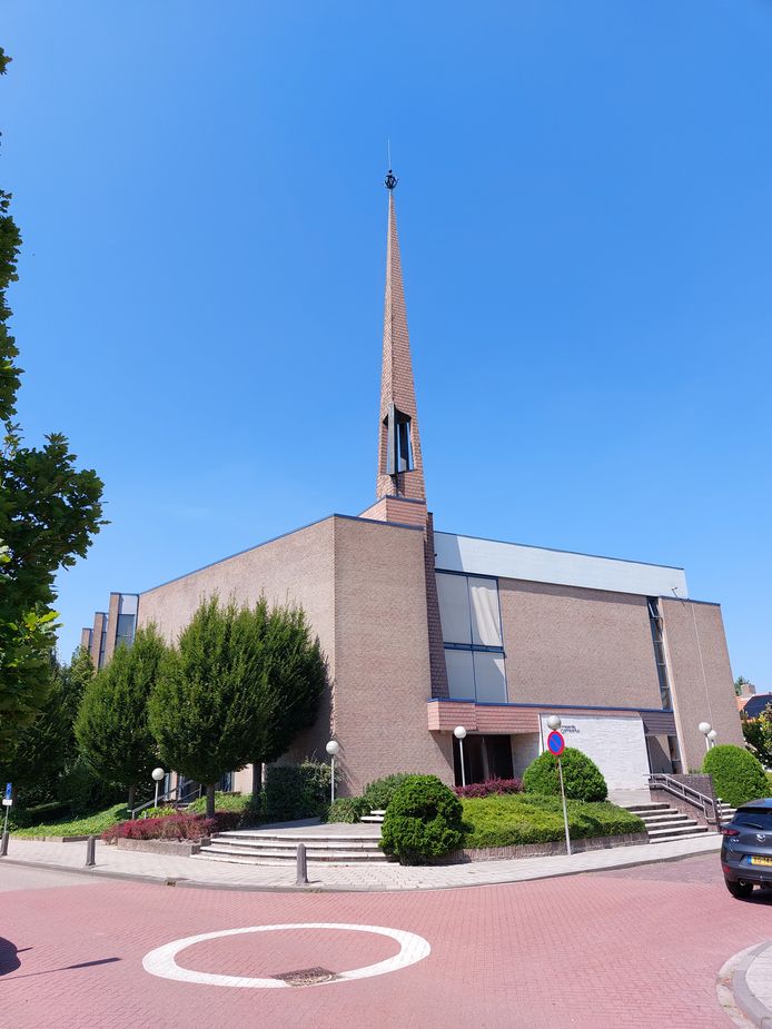 Megakerk Yerseke, grootste kerk van Zeeland, roept gemengde gevoelens ...