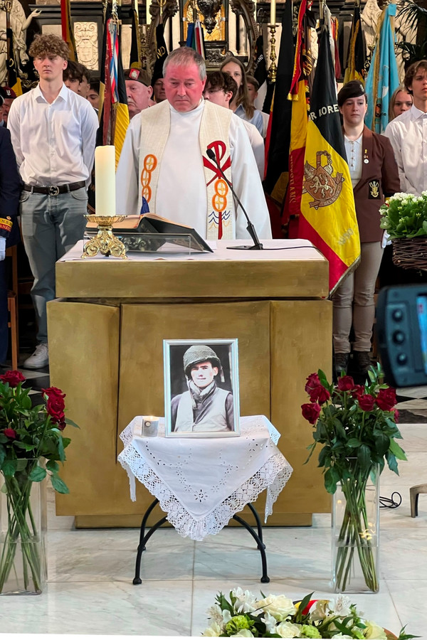 Indrukwekkend eerherstel voor gesneuvelde Korea soldaat Frans Rottiers ...