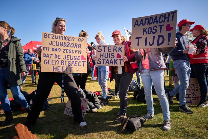 Kabinet verzacht bezuiniging op de Jeugdzorg: ingreep wordt twee jaar ...