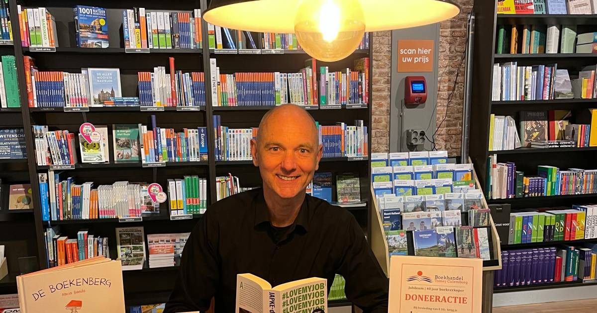 Gerard nam op vrijdag de 13de boekhandel over en is nu al 40 jaar ...